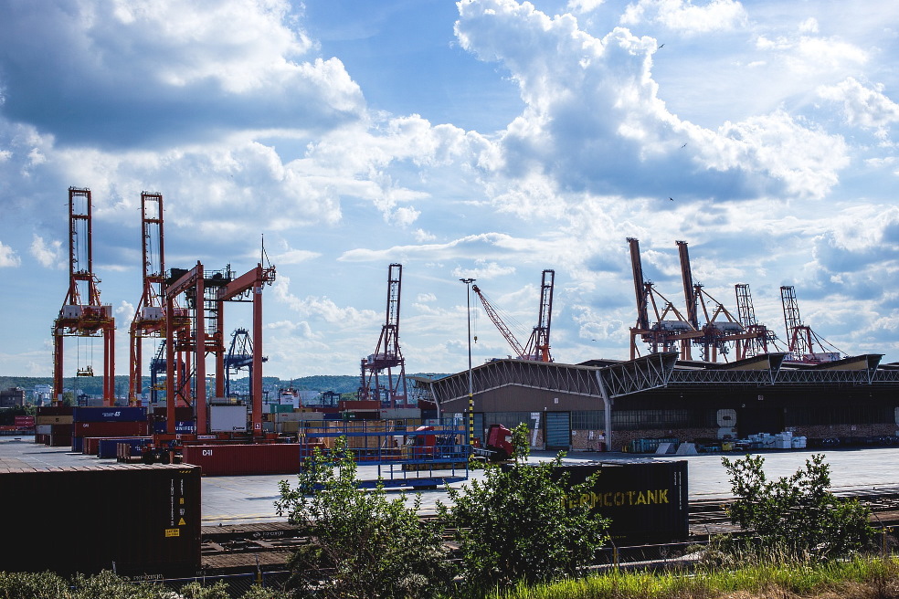 Seaport construction under the EPC contract